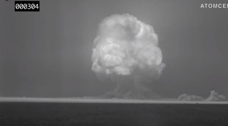 Etats-Unis : l'explosion de la toute première bombe nucléaire en 1945 ...