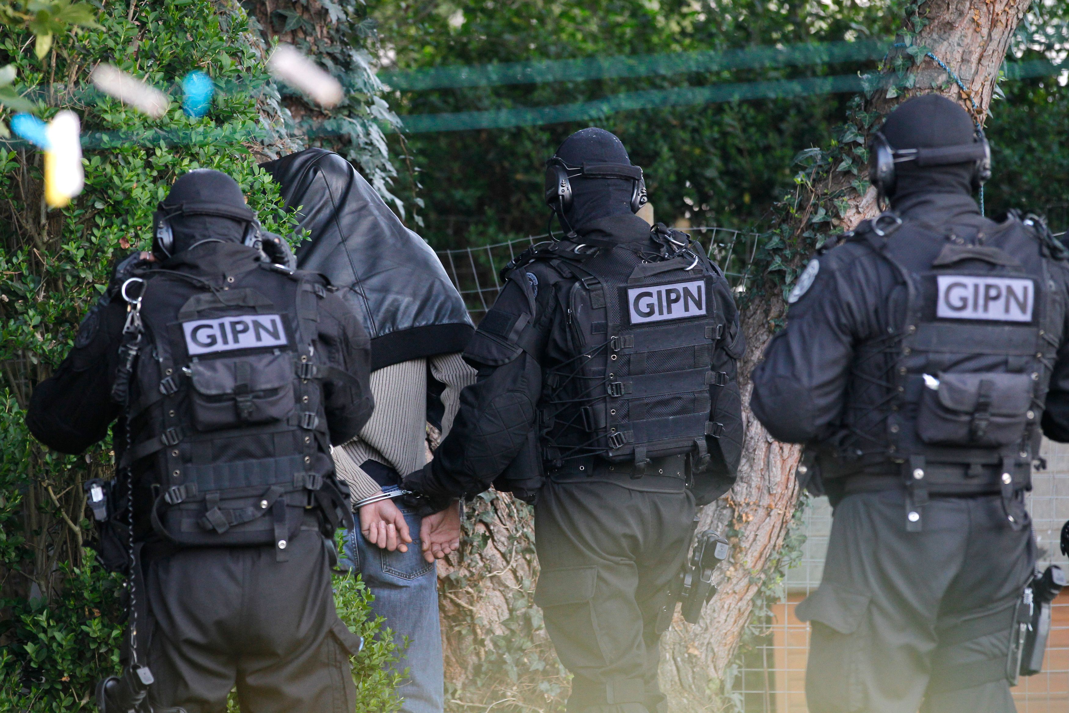 Le GIPN oublie un robot à 20 000 euros après un exercice et se le fait ...