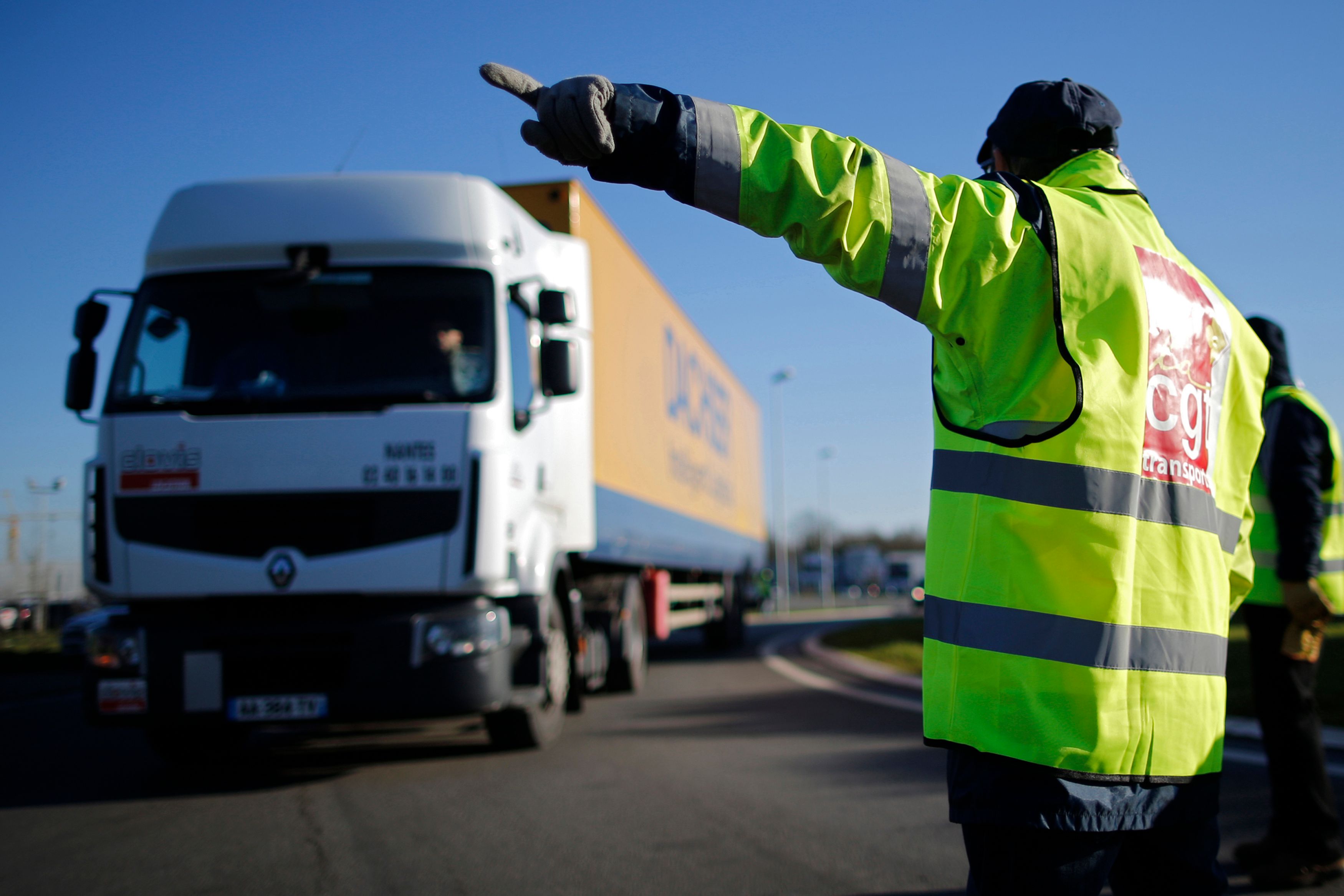 Les routiers en grève, échec sur le dialogue social et la loi Macron ...